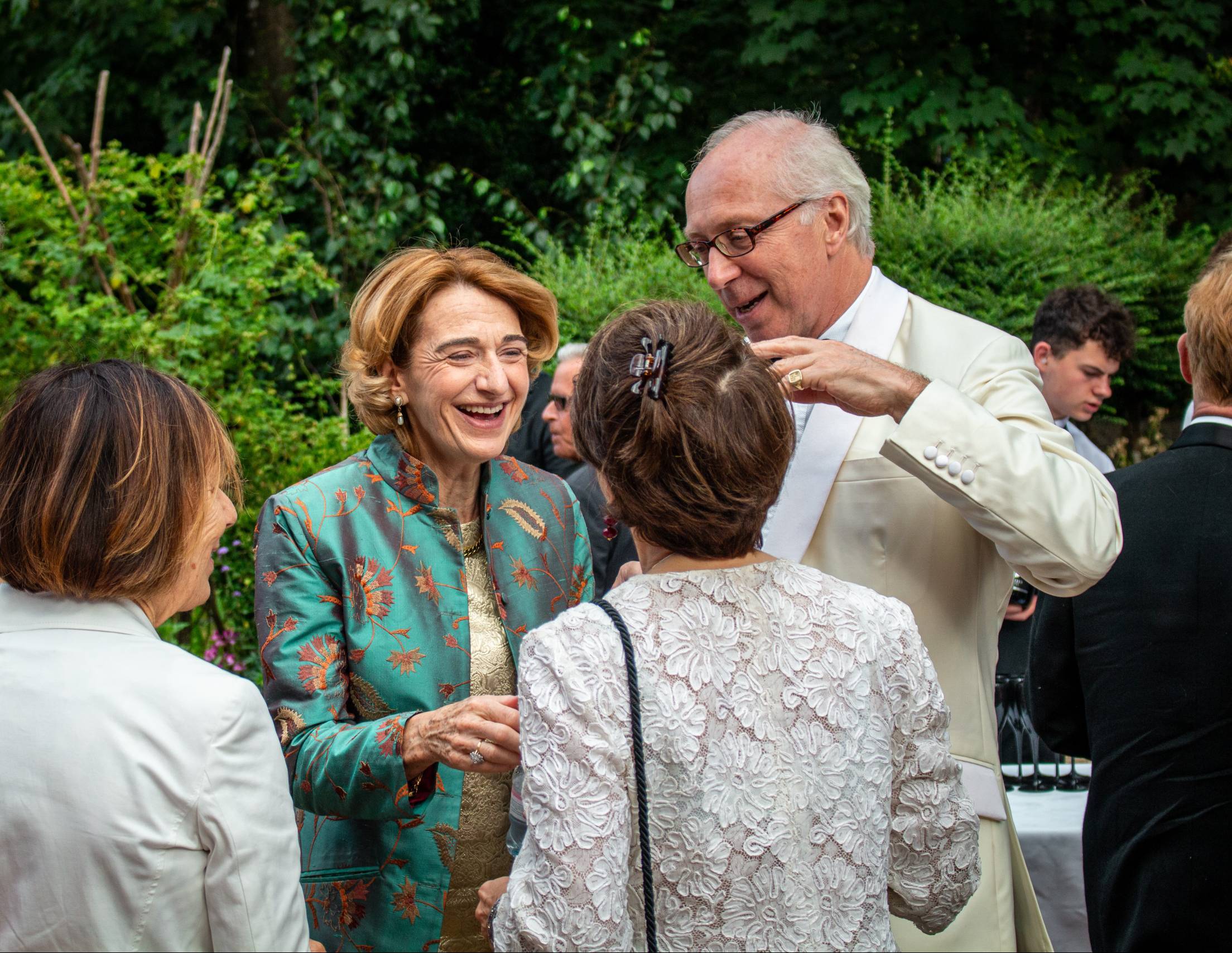 Enjoying the garden | Grange Park Opera